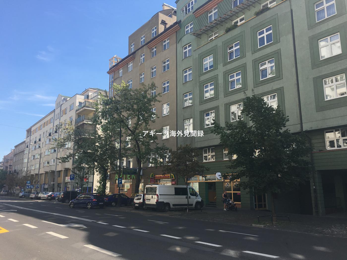 ※下記がプラガ地区の目抜き通り-公の集合住宅が多い